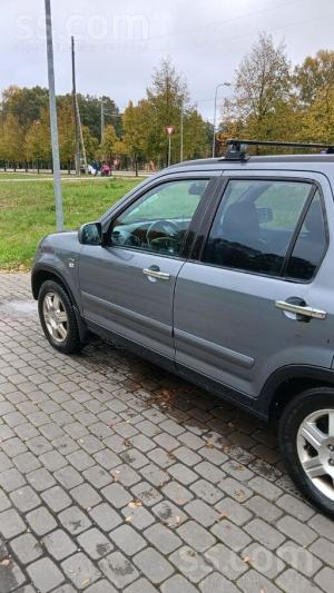 Grey Honda CR-V 2004 in Riga, with an engine capacity of 2.00 L and mileage of 289 thousand km for 2200 €, photo 6 on AUTOMOTO.COM.LV