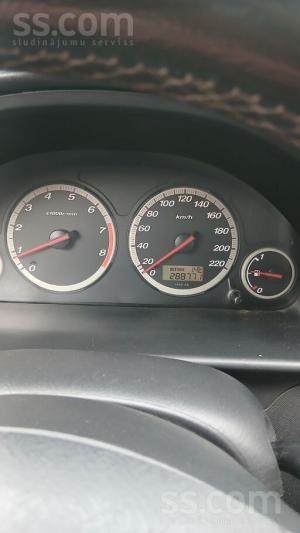 Grey Honda CR-V 2004 in Riga, with an engine capacity of 2.00 L and mileage of 289 thousand km for 2200 €, photo 7 on AUTOMOTO.COM.LV