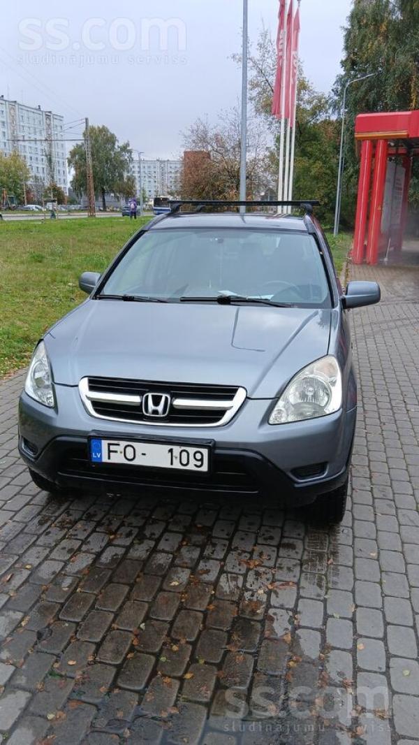 Grey Honda CR-V 2004 in Riga, with an engine capacity of 2.00 L and mileage of 289 thousand km for 2200 €, photo 1 on AUTOMOTO.COM.LV