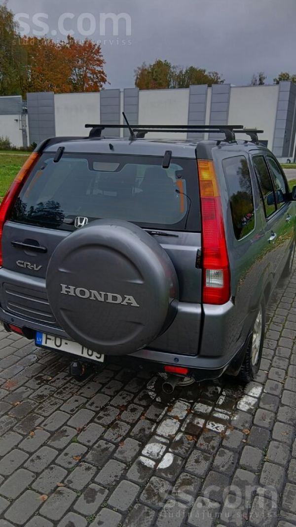 Grey Honda CR-V 2004 in Riga, with an engine capacity of 2.00 L and mileage of 289 thousand km for 2200 €, photo 5 on AUTOMOTO.COM.LV