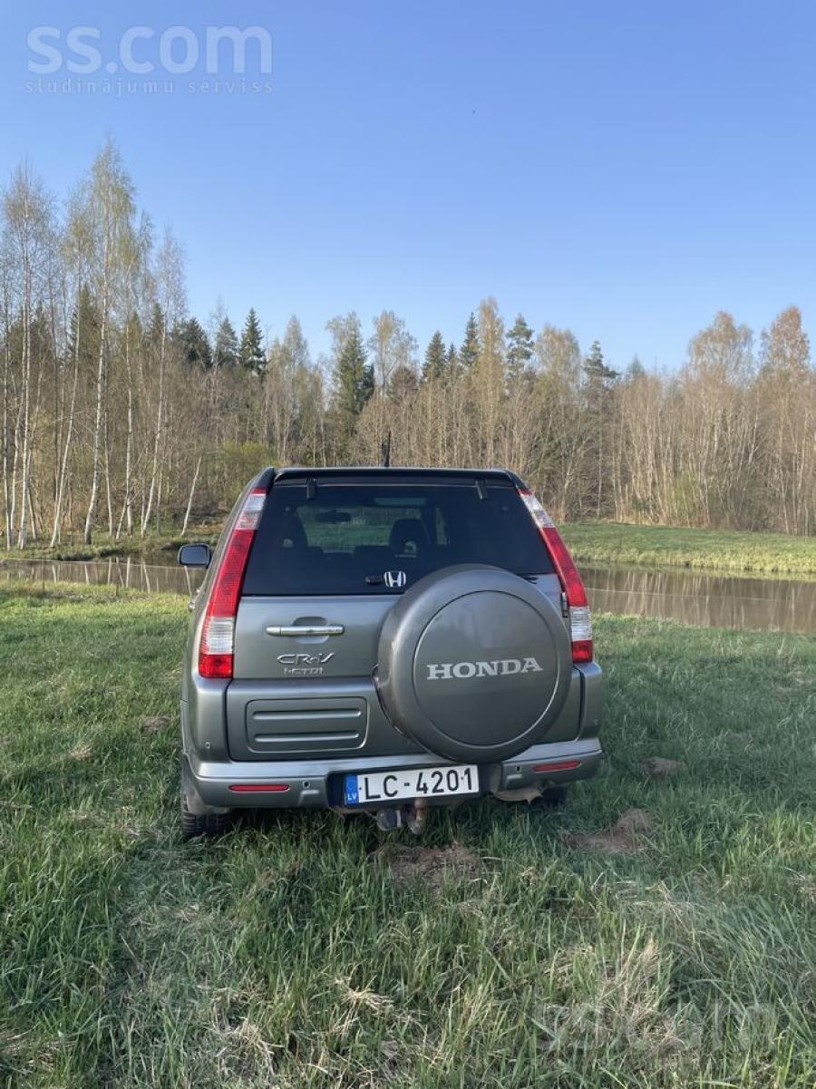 Pelēks Honda CR-V 2005 Rēzekne, ar dzinēja tilpumu 2.20 L un nobraukumu 360 tūkst. km par 2100 €, foto 3 vietnē AUTOMOTO.COM.LV