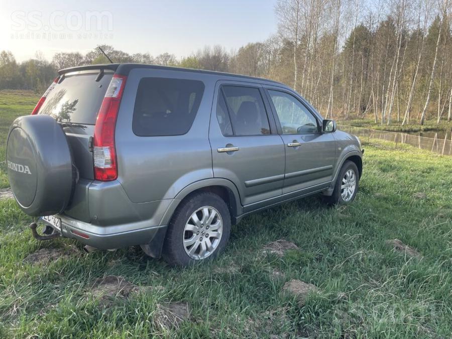 Pelēks Honda CR-V 2005 Rēzekne, ar dzinēja tilpumu 2.20 L un nobraukumu 360 tūkst. km par 2100 €, foto 4 vietnē AUTOMOTO.COM.LV