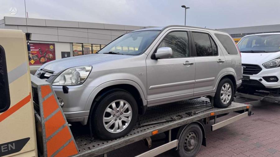 Grey Honda CR-V 2005 in Kelme, with an engine capacity of 2.20 L and mileage of 270 thousand km for 3700 €, photo 1 on AUTOMOTO.COM.LV