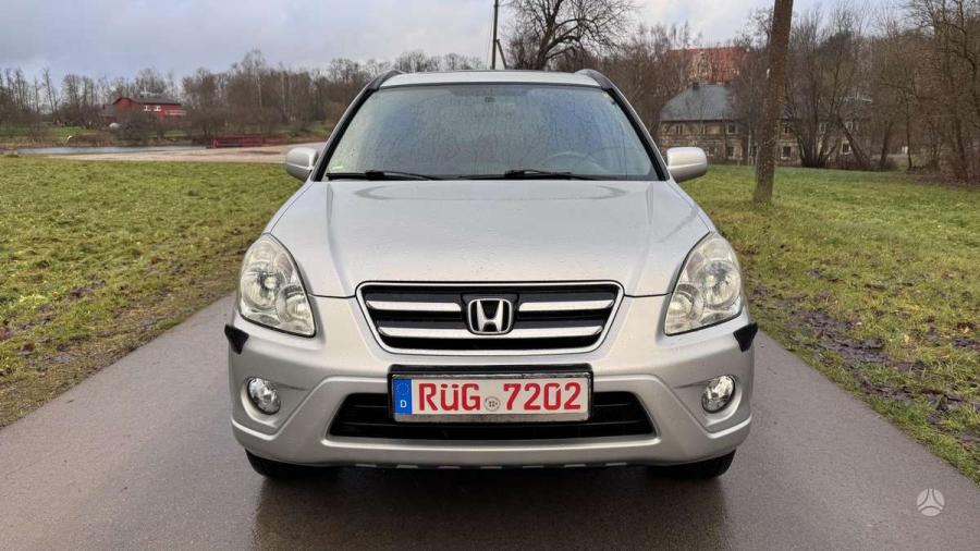 Grey Honda CR-V 2005 in Kelme, with an engine capacity of 2.20 L and mileage of 270 thousand km for 3700 €, photo 5 on AUTOMOTO.COM.LV