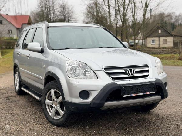 Grey Honda CR-V 2005 in Utena, with an engine capacity of 2.20 L and mileage of 446 thousand km for 2999 €, photo 3 on AUTOMOTO.COM.LV