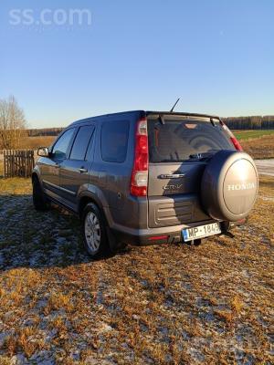 Grey Honda CR-V 2005 in Preili, with an engine capacity of 2.20 L and mileage of 388 thousand km for 2800 €, photo 3 on AUTOMOTO.COM.LV