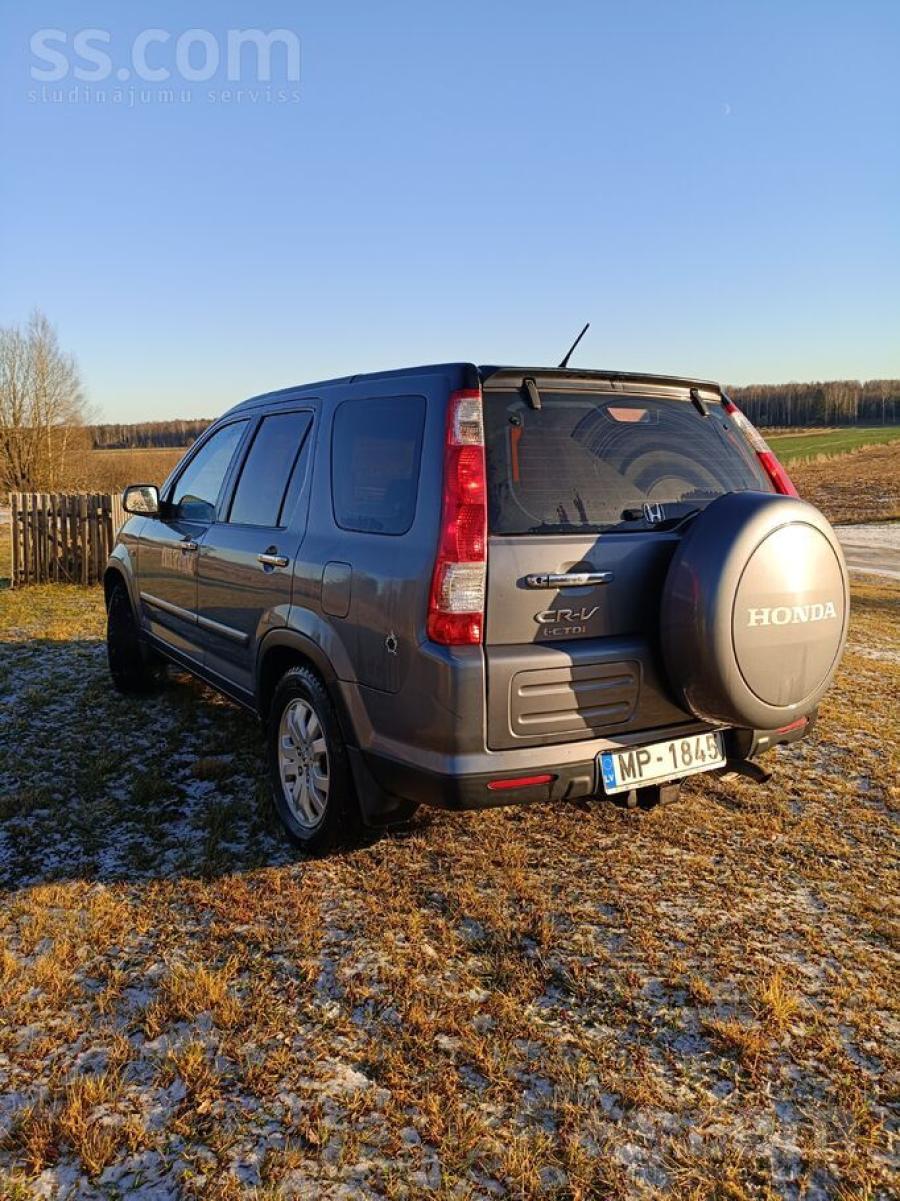 Grey Honda CR-V 2005 in Preili, with an engine capacity of 2.20 L and mileage of 388 thousand km for 2800 €, photo 3 on AUTOMOTO.COM.LV