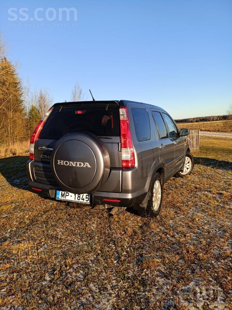Grey Honda CR-V 2005 in Preili, with an engine capacity of 2.20 L and mileage of 388 thousand km for 2800 €, photo 4 on AUTOMOTO.COM.LV