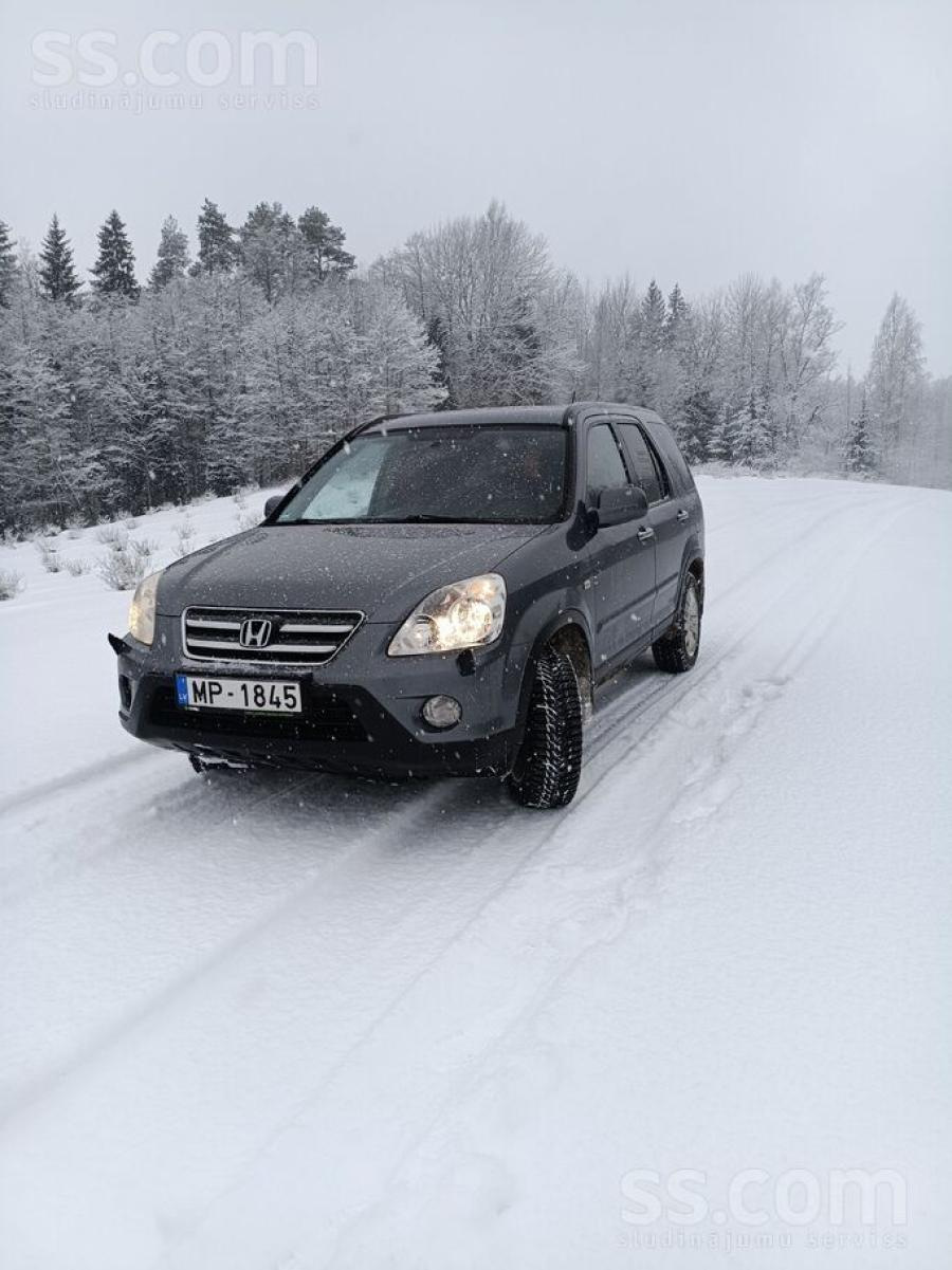 Grey Honda CR-V 2005 in Preili, with an engine capacity of 2.20 L and mileage of 388 thousand km for 2800 €, photo 5 on AUTOMOTO.COM.LV