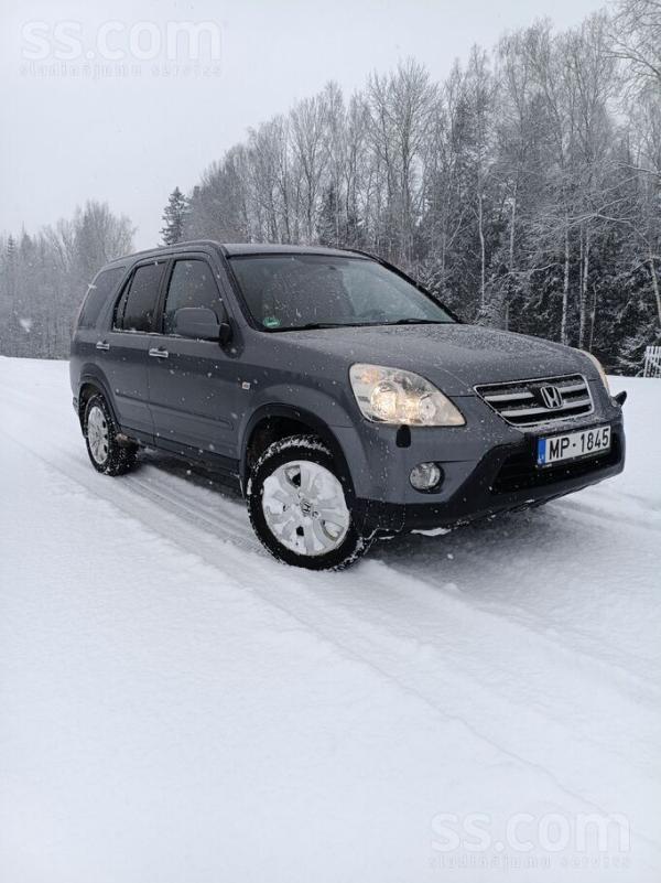 Grey Honda CR-V 2005 in Preili, with an engine capacity of 2.20 L and mileage of 388 thousand km for 2800 €, photo 6 on AUTOMOTO.COM.LV