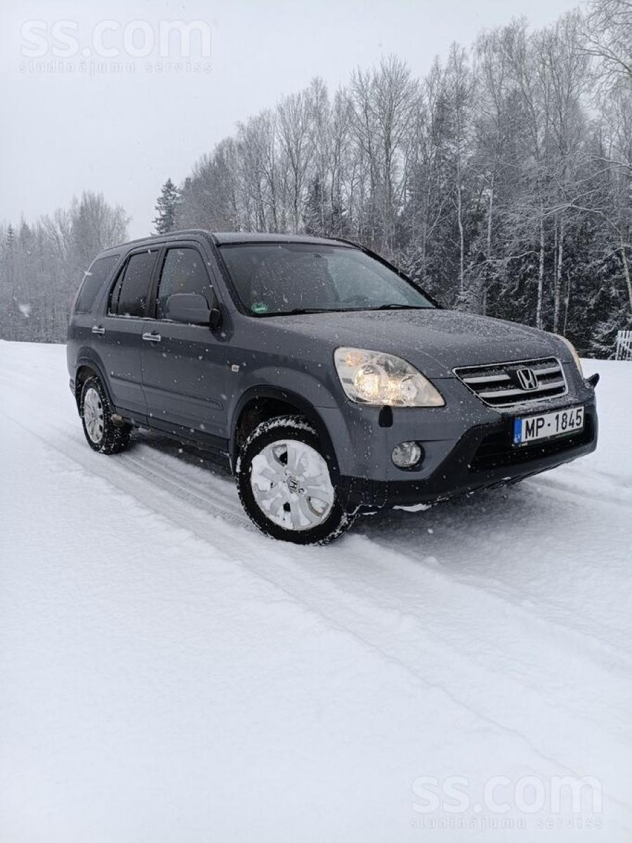 Grey Honda CR-V 2005 in Preili, with an engine capacity of 2.20 L and mileage of 388 thousand km for 2800 €, photo 6 on AUTOMOTO.COM.LV