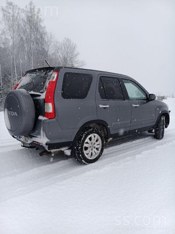 Grey Honda CR-V 2005 in Preili, with an engine capacity of 2.20 L and mileage of 388 thousand km for 2800 €, photo 8 on AUTOMOTO.COM.LV