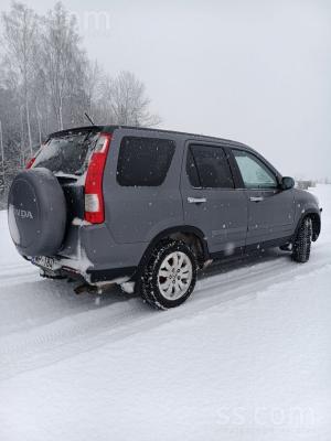 Grey Honda CR-V 2005 in Preili, with an engine capacity of 2.20 L and mileage of 388 thousand km for 2800 €, photo 8 on AUTOMOTO.COM.LV