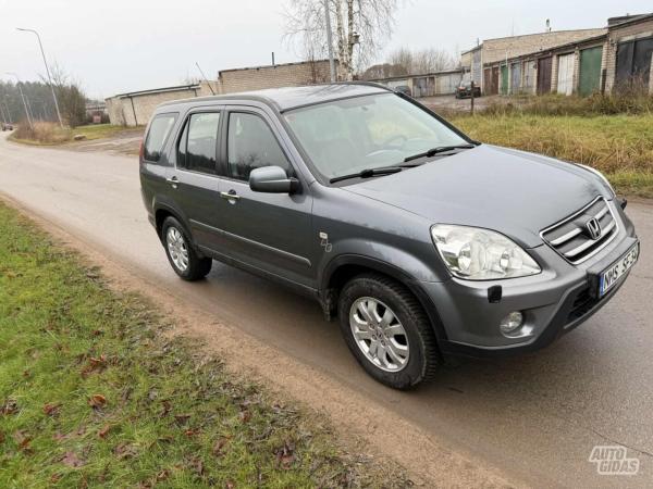 Grey Honda CR-V 2005 in Mazeikiai, with an engine capacity of 2.20 L and mileage of 275 thousand km for 3400 €, photo 7 on AUTOMOTO.COM.LV