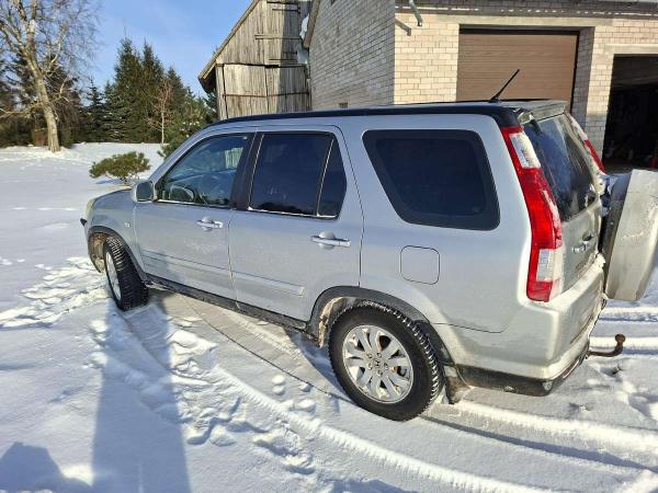 Pelēks Honda CR-V 2005 Biržai, ar dzinēja tilpumu 2.20 L un nobraukumu 300 tūkst. km par 2600 €, foto 4 vietnē AUTOMOTO.COM.LV