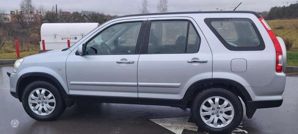 Grey Honda CR-V 2005 in Vilnius, with an engine capacity of 2.20 L and mileage of 180 thousand km for 6400 €, photo 1 on AUTOMOTO.COM.LV