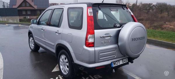 Grey Honda CR-V 2005 in Vilnius, with an engine capacity of 2.20 L and mileage of 180 thousand km for 6400 €, photo 3 on AUTOMOTO.COM.LV