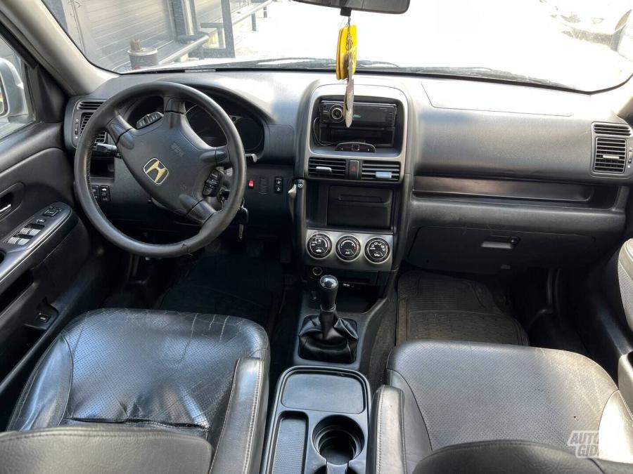 Grey Honda CR-V 2005 in Marijampole, with an engine capacity of 2.20 L and mileage of 370 thousand km for 2200 €, photo 7 on AUTOMOTO.COM.LV