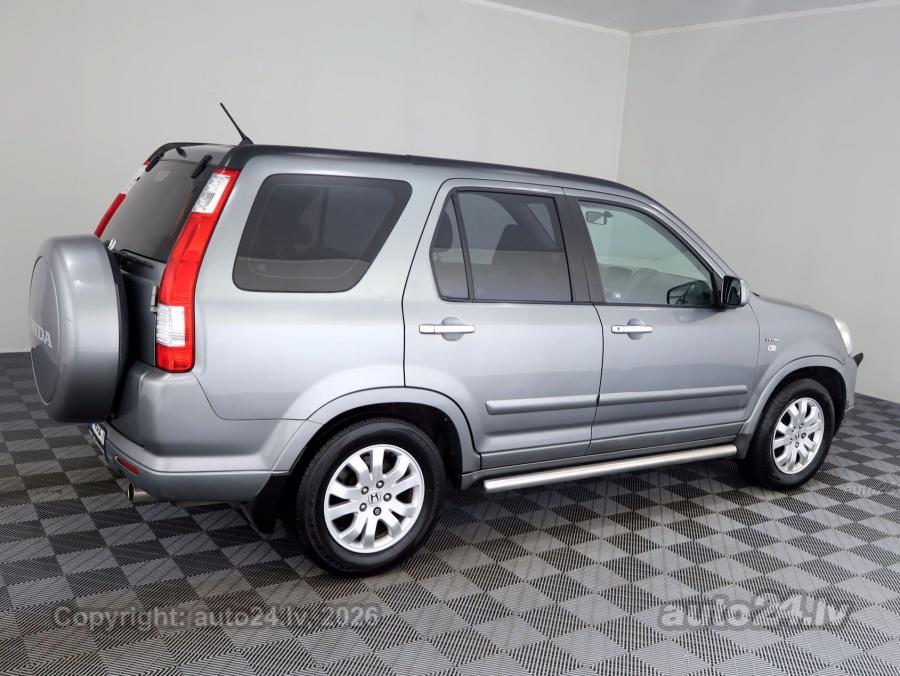Pelēks Honda CR-V 2005 Tallina, ar dzinēja tilpumu 2.00 L un nobraukumu 239 tūkst. km par 2199 €, foto 4 vietnē AUTOMOTO.COM.LV