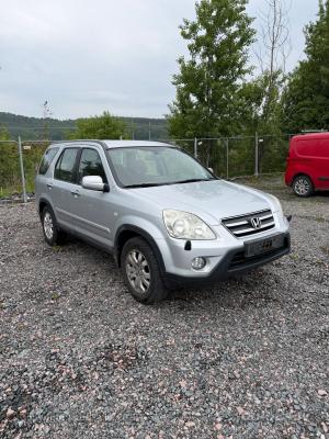 Grey Honda CR-V 2005 in Tallinn, with an engine capacity of 2.20 L and mileage of 283 thousand km for 2450 €, photo 5 on AUTOMOTO.COM.LV