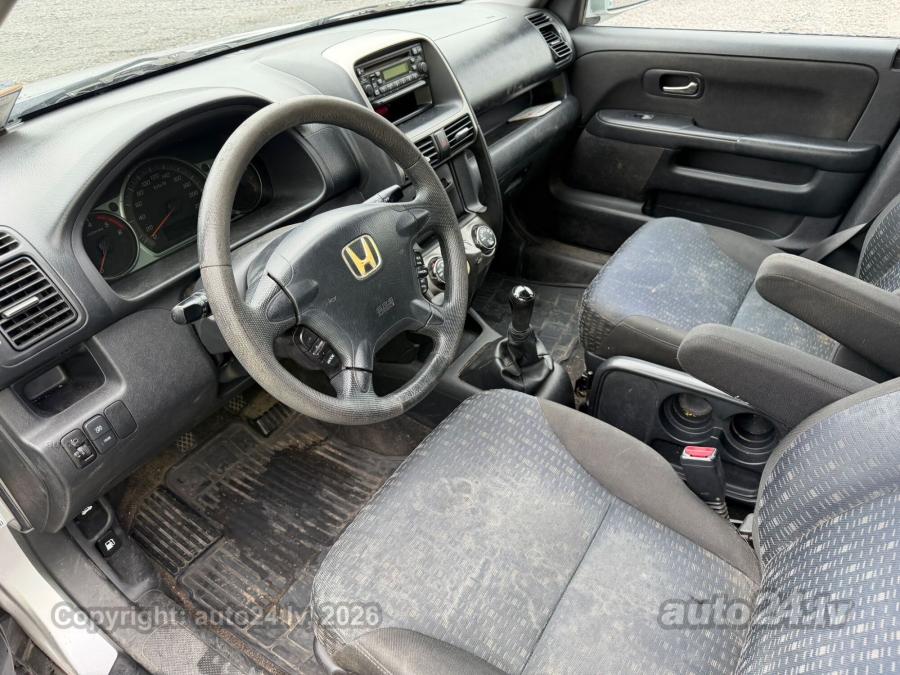 Grey Honda CR-V 2005 in Tallinn, with an engine capacity of 2.20 L and mileage of 283 thousand km for 2450 €, photo 6 on AUTOMOTO.COM.LV