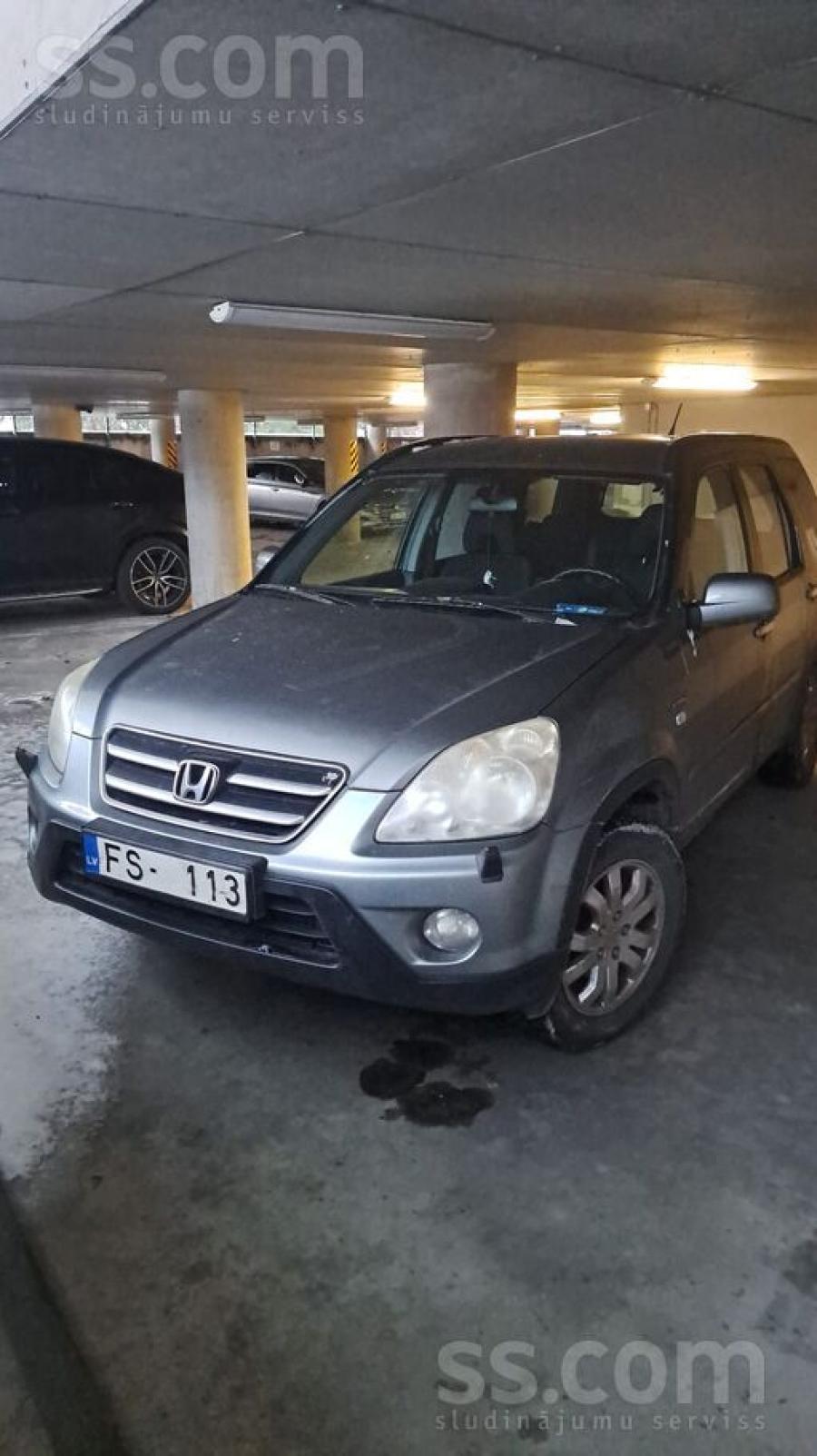 Grey Honda CR-V 2005 in Riga, with an engine capacity of 2.00 L and mileage of 246 thousand km for 1600 €, photo 1 on AUTOMOTO.COM.LV