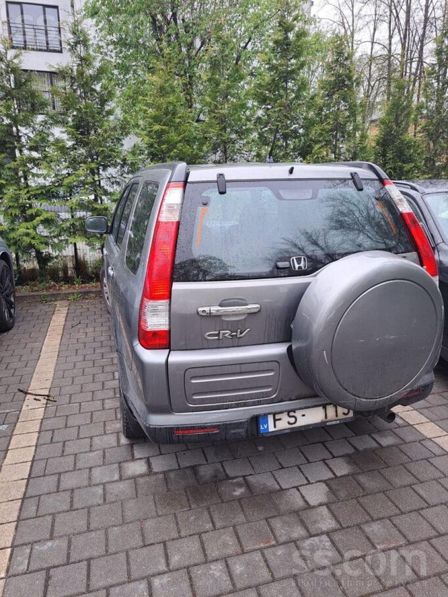 Grey Honda CR-V 2005 in Riga, with an engine capacity of 2.00 L and mileage of 246 thousand km for 1600 €, photo 8 on AUTOMOTO.COM.LV