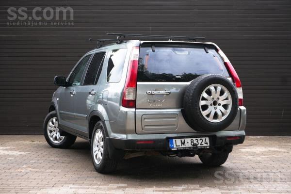 Pelēks Honda CR-V 2005 Rīga, ar dzinēja tilpumu 2.20 L un nobraukumu 418 tūkst. km par 2090 €, foto 4 vietnē AUTOMOTO.COM.LV