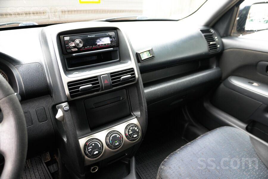 Pelēks Honda CR-V 2005 Rīga, ar dzinēja tilpumu 2.20 L un nobraukumu 418 tūkst. km par 2090 €, foto 6 vietnē AUTOMOTO.COM.LV