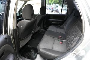 Pelēks Honda CR-V 2005 Rīga, ar dzinēja tilpumu 2.20 L un nobraukumu 418 tūkst. km par 2090 €, foto 14 vietnē AUTOMOTO.COM.LV