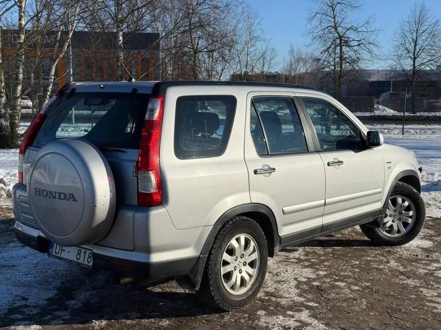 Pelēks Honda CR-V 2005 Rīga, ar dzinēja tilpumu 2.00 L un nobraukumu 215 tūkst. km par 2400 €, foto 6 vietnē AUTOMOTO.COM.LV