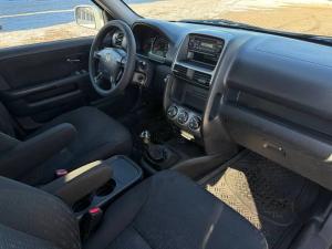 Pelēks Honda CR-V 2005 Rīga, ar dzinēja tilpumu 2.00 L un nobraukumu 215 tūkst. km par 2400 €, foto 12 vietnē AUTOMOTO.COM.LV