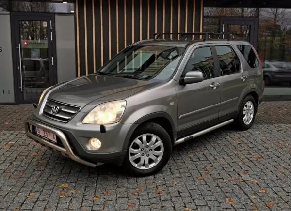 Grey Honda CR-V 2005 in Riga, with an engine capacity of 2.20 L and mileage of 248 thousand km for 3990 €, photo 1 on AUTOMOTO.COM.LV