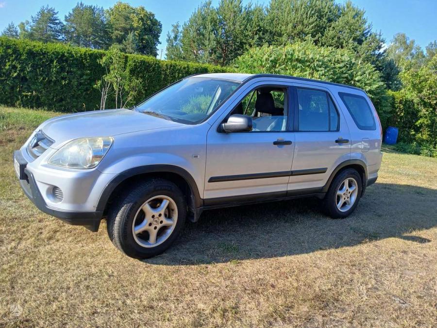 Grey Honda CR-V 2005 in Druskininkai, with an engine capacity of 2.20 L and mileage of 293 thousand km for 3500 €, photo 3 on AUTOMOTO.COM.LV