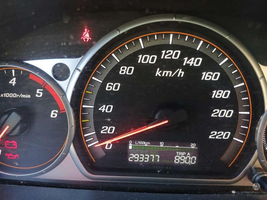 Grey Honda CR-V 2005 in Druskininkai, with an engine capacity of 2.20 L and mileage of 293 thousand km for 3500 €, photo 5 on AUTOMOTO.COM.LV
