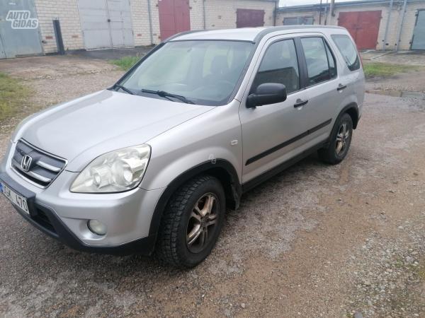 Grey Honda CR-V 2005 in Utena, with an engine capacity of 2.20 L and mileage of 396 thousand km for 1450 €, photo 1 on AUTOMOTO.COM.LV