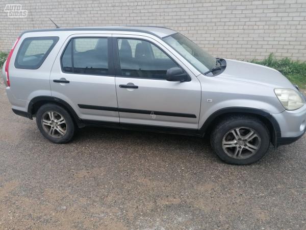 Grey Honda CR-V 2005 in Utena, with an engine capacity of 2.20 L and mileage of 396 thousand km for 1450 €, photo 5 on AUTOMOTO.COM.LV