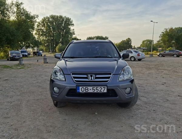 Pelēks Honda CR-V 2005 Liepāja, ar dzinēja tilpumu 2.00 L un nobraukumu 281 tūkst. km par 1990 €, foto 2 vietnē AUTOMOTO.COM.LV