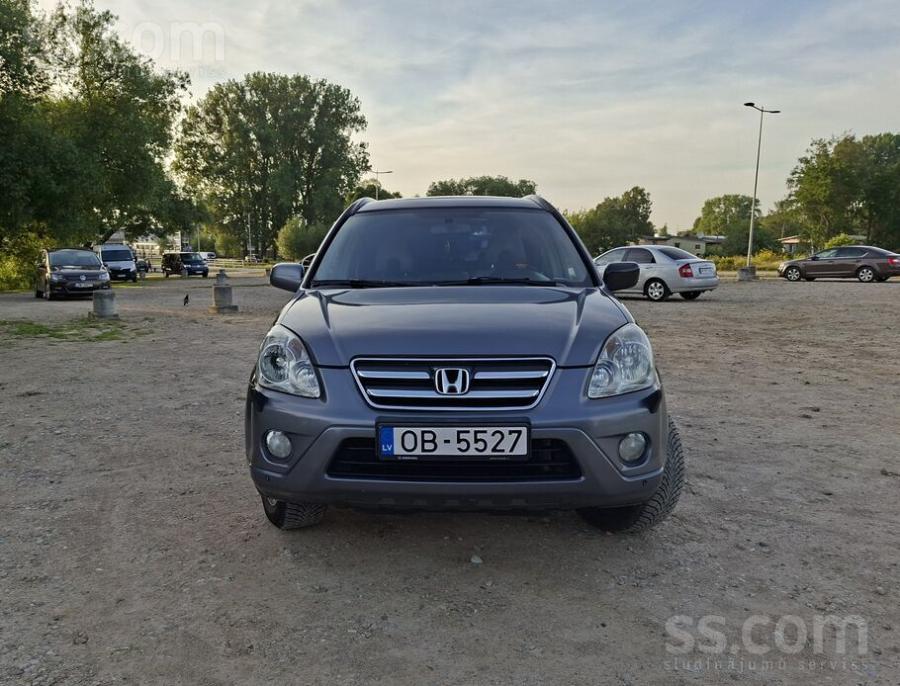 Pelēks Honda CR-V 2005 Liepāja, ar dzinēja tilpumu 2.00 L un nobraukumu 281 tūkst. km par 1990 €, foto 3 vietnē AUTOMOTO.COM.LV