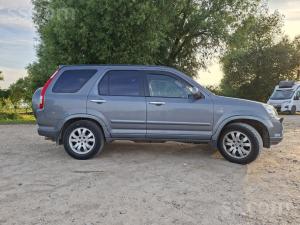 Pelēks Honda CR-V 2005 Liepāja, ar dzinēja tilpumu 2.00 L un nobraukumu 281 tūkst. km par 1990 €, foto 4 vietnē AUTOMOTO.COM.LV