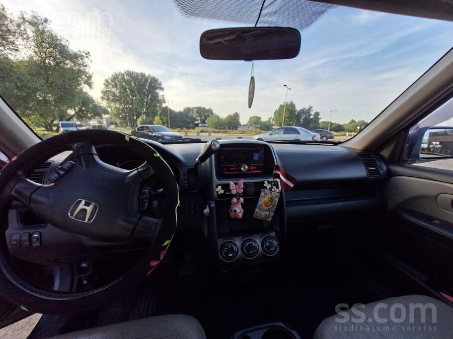Pelēks Honda CR-V 2005 Liepāja, ar dzinēja tilpumu 2.00 L un nobraukumu 281 tūkst. km par 1990 €, foto 6 vietnē AUTOMOTO.COM.LV