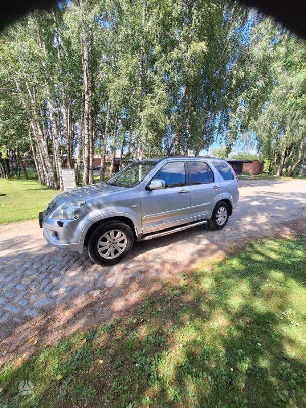 Grey Honda CR-V 2005 in Silute, with an engine capacity of 2.20 L and mileage of 344 thousand km for 3500 €, photo 5 on AUTOMOTO.COM.LV