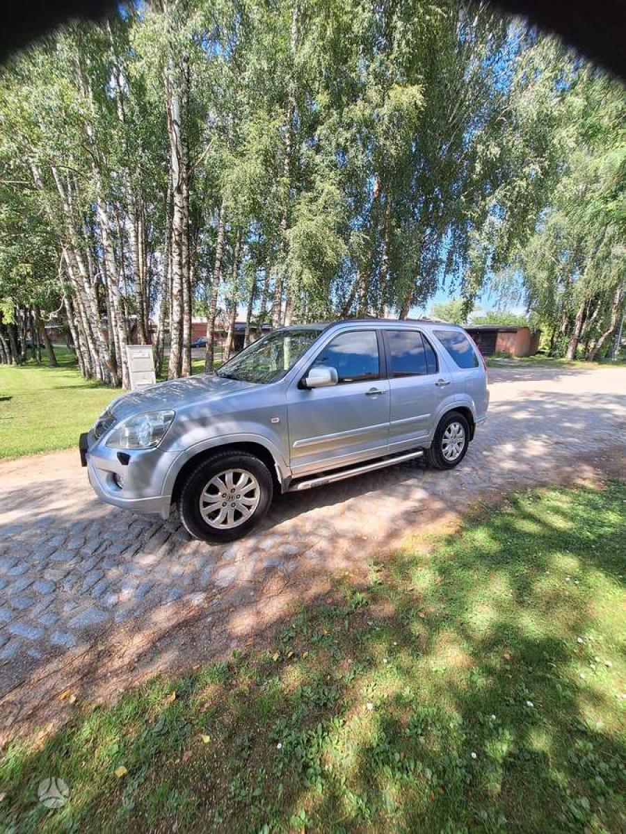 Grey Honda CR-V 2005 in Silute, with an engine capacity of 2.20 L and mileage of 344 thousand km for 3500 €, photo 6 on AUTOMOTO.COM.LV