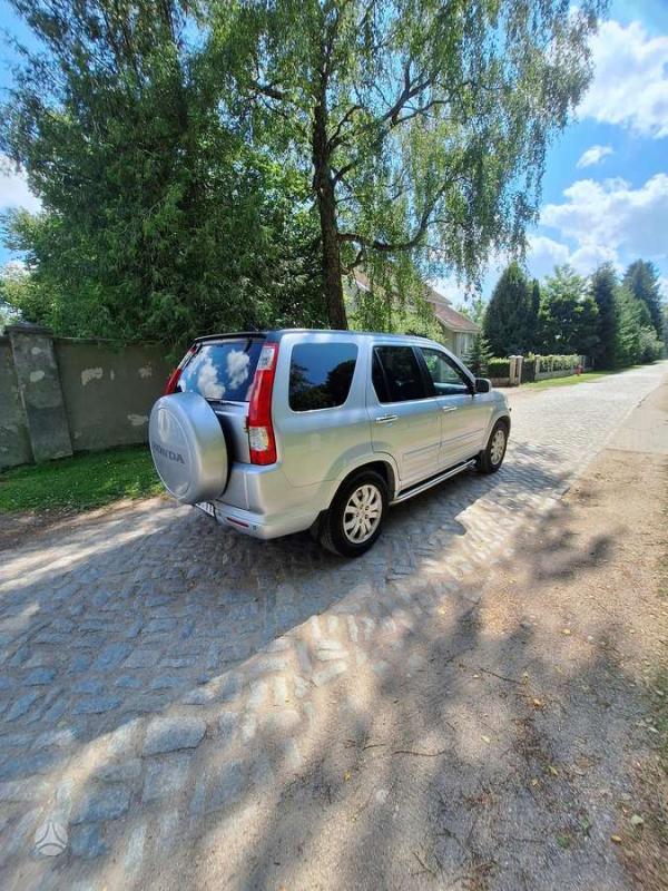 Grey Honda CR-V 2005 in Silute, with an engine capacity of 2.20 L and mileage of 344 thousand km for 3500 €, photo 6 on AUTOMOTO.COM.LV
