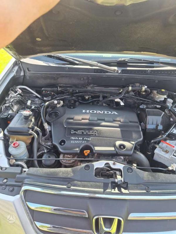 Grey Honda CR-V 2005 in Silute, with an engine capacity of 2.20 L and mileage of 344 thousand km for 3500 €, photo 9 on AUTOMOTO.COM.LV