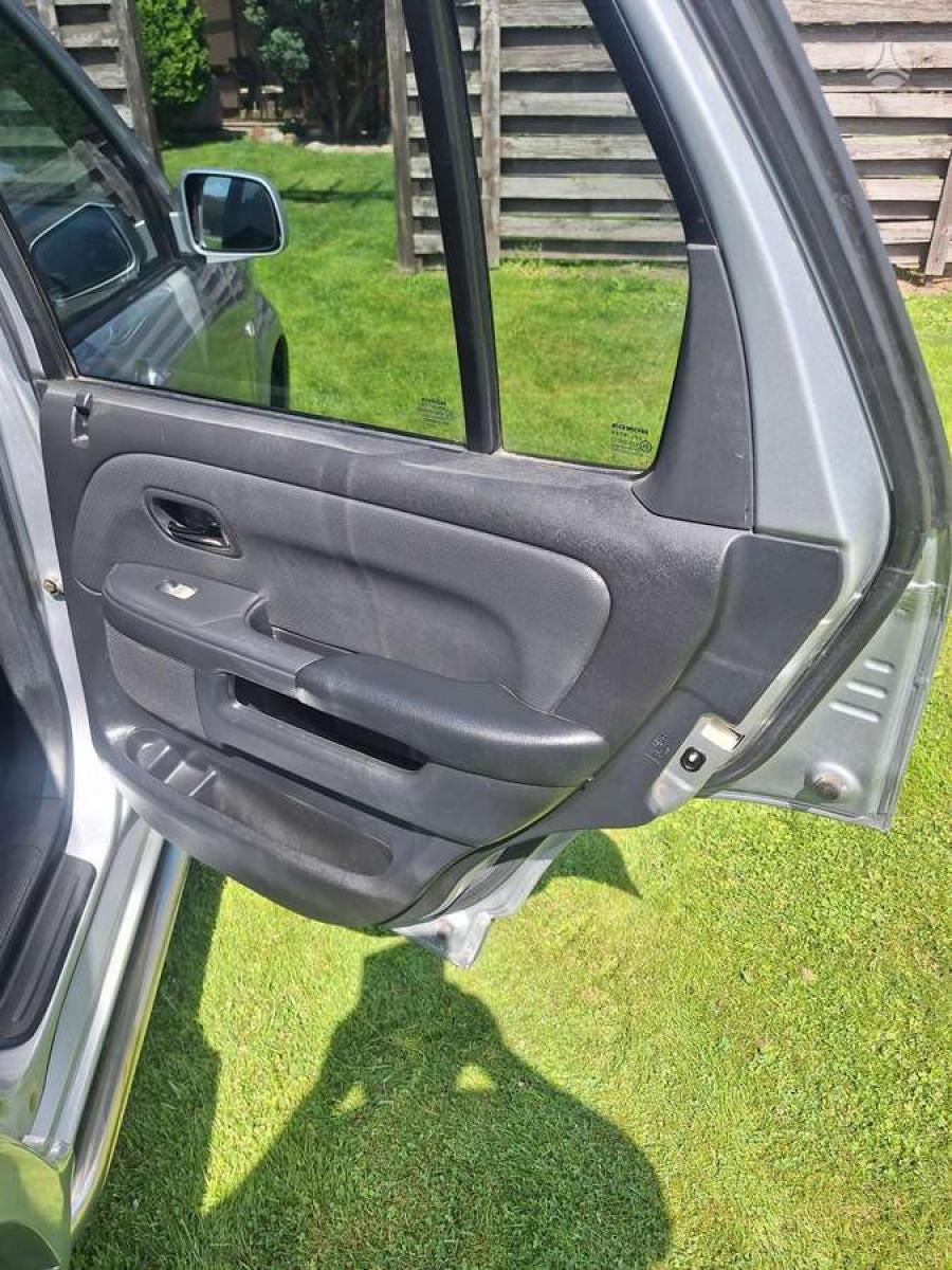 Grey Honda CR-V 2005 in Silute, with an engine capacity of 2.20 L and mileage of 344 thousand km for 3500 €, photo 18 on AUTOMOTO.COM.LV