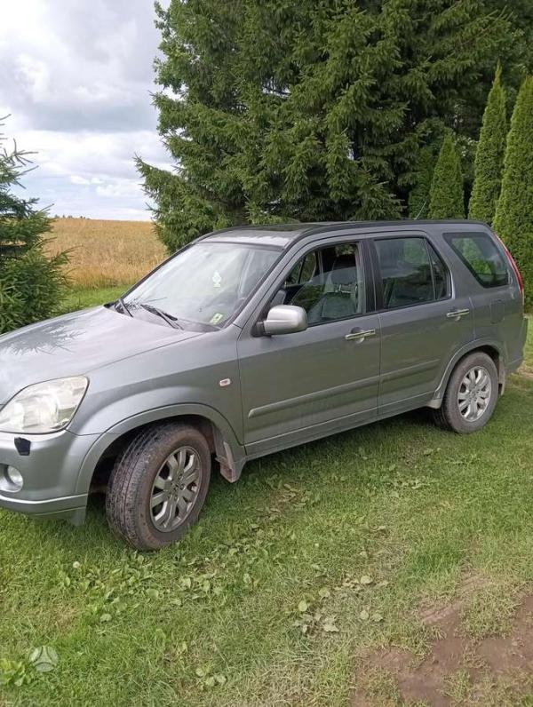 Grey Honda CR-V 2005 in Prienai, with an engine capacity of 2.20 L and mileage of 392 thousand km for 2100 €, photo 3 on AUTOMOTO.COM.LV