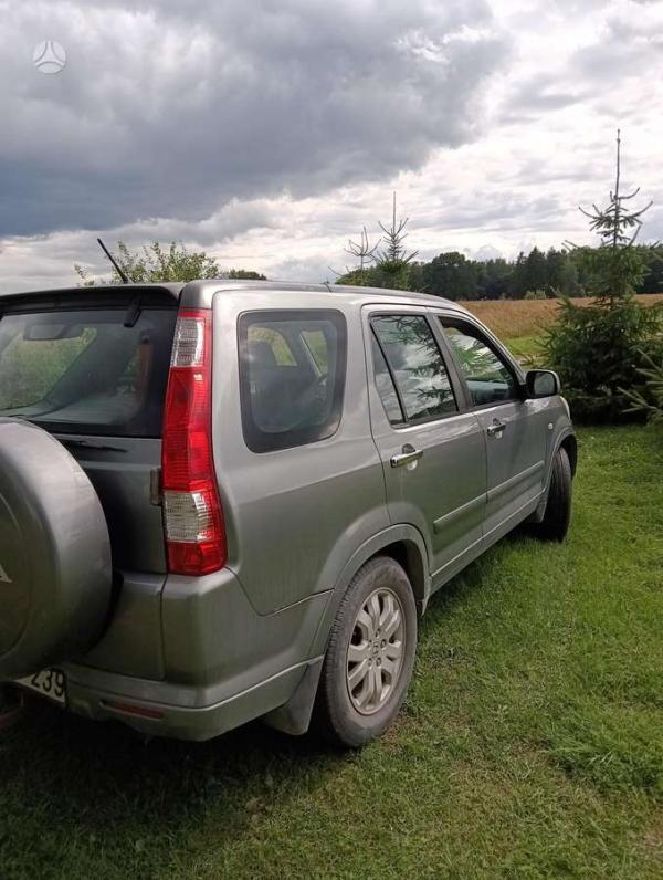 Grey Honda CR-V 2005 in Prienai, with an engine capacity of 2.20 L and mileage of 392 thousand km for 2100 €, photo 5 on AUTOMOTO.COM.LV
