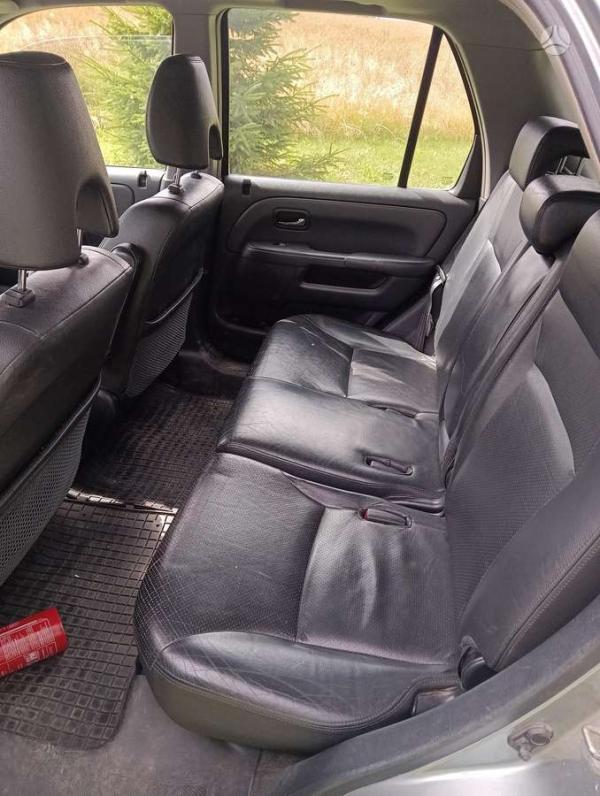 Grey Honda CR-V 2005 in Prienai, with an engine capacity of 2.20 L and mileage of 392 thousand km for 2100 €, photo 8 on AUTOMOTO.COM.LV