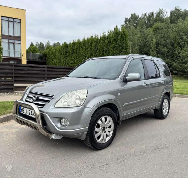 Grey Honda CR-V 2005 in Vilnius, with an engine capacity of 2.20 L and mileage of 350 thousand km for 2500 €, photo 2 on AUTOMOTO.COM.LV